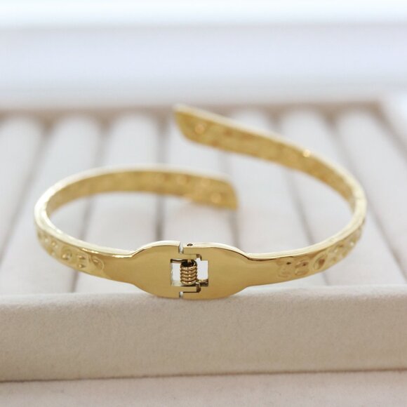Jewelry | 17cm Hammered Bypass Style Bangle Gold Plated Stainless Steel ...